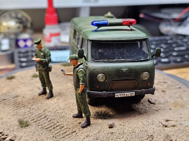 1/35 UAZ-452 &BUCHANKA " MAP" ( Militär Autopolce) Tank LKW Panzer ...