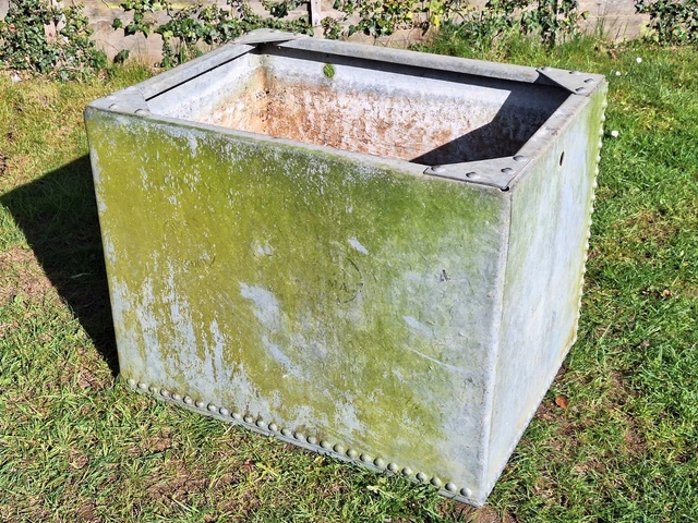 VINTAGE GARDEN GALVANISED Riveted Water Tank Trough Planter Bay Tree ...