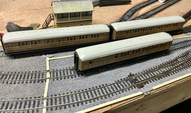 HORNBY 00 GAUGE LNER Teak Livery Coaches - 4237 x1 & 22357 x2 £21.49 ...