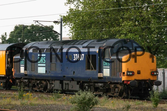 UK DIESEL TRAIN Railway Photograph Of Class 37 37607 Loco. Rm37-1513 £1 ...