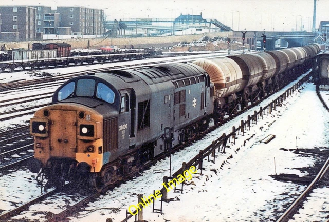 RAILWAY PHOTO 6X4 Class 37 37006 BR Blue Oxygen Tanks Doncaster c1978 £ ...