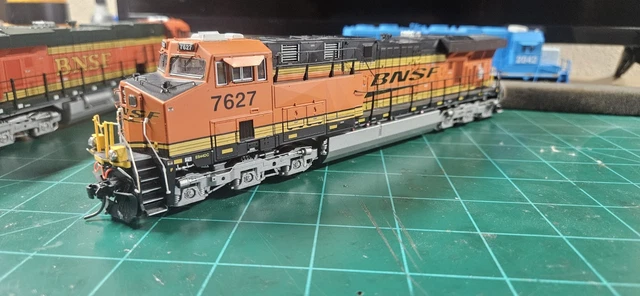 HO SCALE ATHEARN Genesis BNSF ES44DC No 7627, DCC Ready $314.55 ...