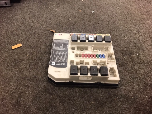 NISSAN NAVARA D40 PATHFINDER Bonnet Fuse Box Body Control Module ...