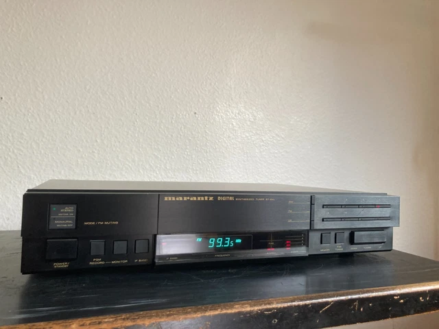 MARANTZ ST-64L DIGITAL Synthesized Tuner / léger décalage station de 0. ...