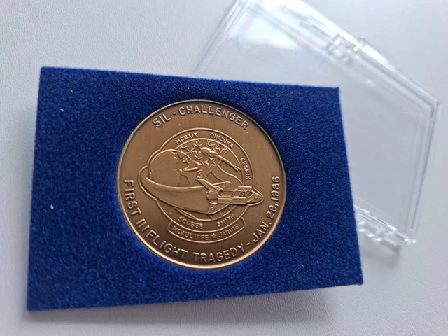 VINTAGE 1986 SPACE Shuttle Challenger Commemorative Medal Coin - 7 Crew ...