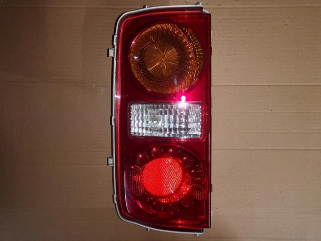 NISSAN ELGRAND MK2 E51 Facelift 2004 - 2010 Gauche Feu Arrière 55876 ...