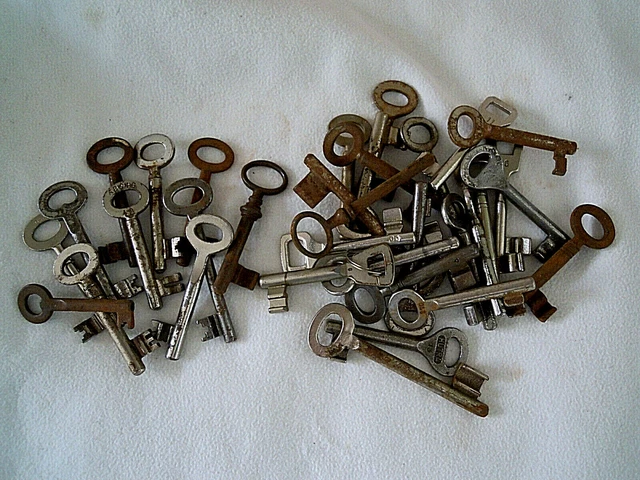 KONVOLUT 34X ALTE Schlüssel Bartschlüssel Doppelbart Antik Eisen Zimmerschlüssel EUR 29,99 ...