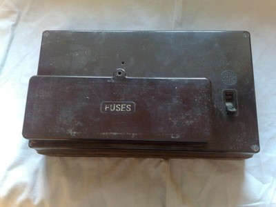 &VINTAGE& WYLEX BROWN BAKELITE with WOOD BASE 8 WAY CONSUMER UNIT ...