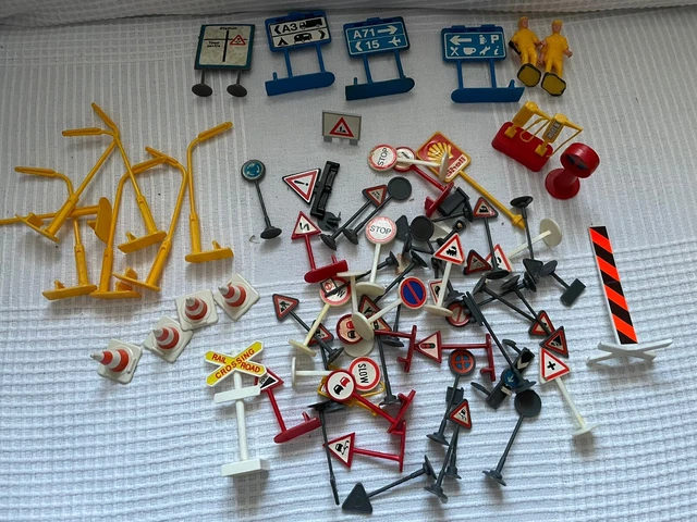 TOY / MODEL Road Signs Traffic Instructions Model Village Vintage Mixed ...