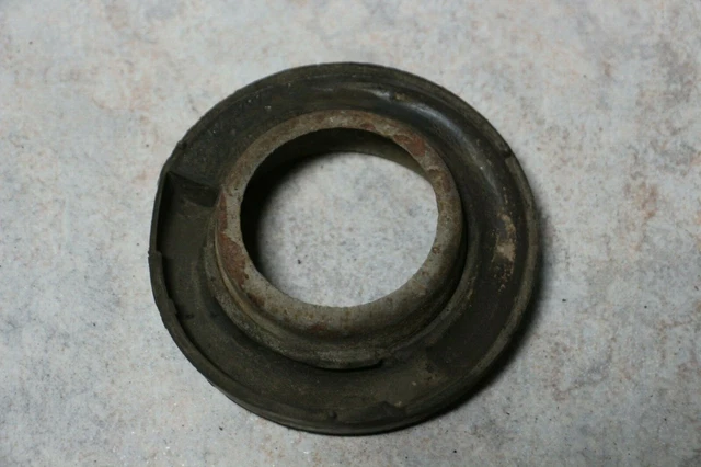 ORIGINAL MERCEDES BENZ W210 W202 Rubber Spring Retainer Front ...