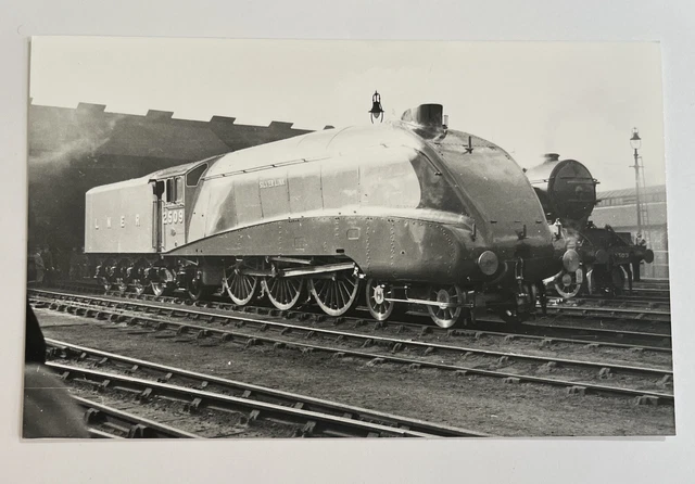 LNER RAILWAY LOCOMOTIVE PHOTOGRAPH - 60014 SILVER LINK at Kings Cross ...