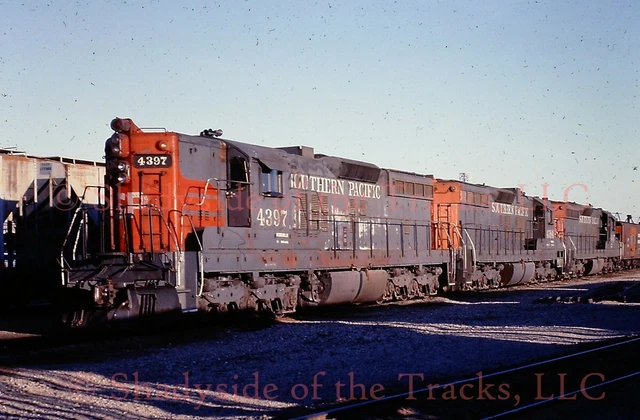 SOUTHERN PACIFIC SP EMD SD9 Diesel Loco #4397 Original Slide Mojave 1985 EUR 9,14 - PicClick FR