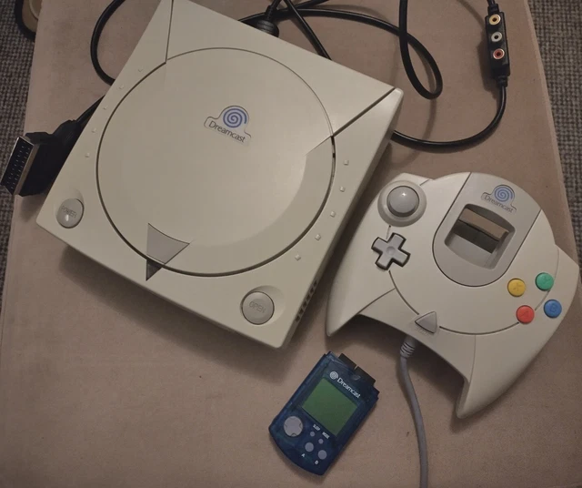 SEGA DREAMCAST CONSOLE Model No:HKT-3030 - INCLUDES CONTROLLER AND BLUE ...
