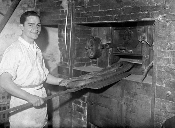 BAKER AT WORK, in France circa 1930 Old Historic Photo EUR 6,78 ...