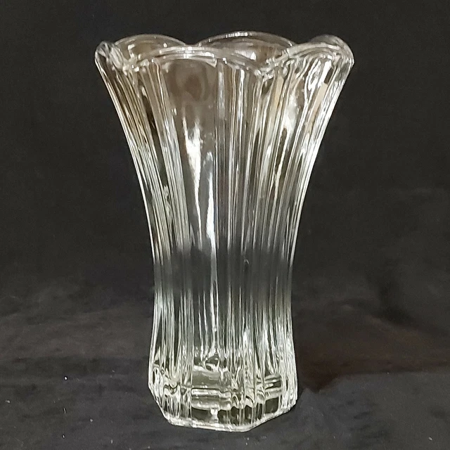 VINTAGE ANCHOR HOCKING Clear Glass Vase Ribbed Scalloped Rim 8-1/2" T ...