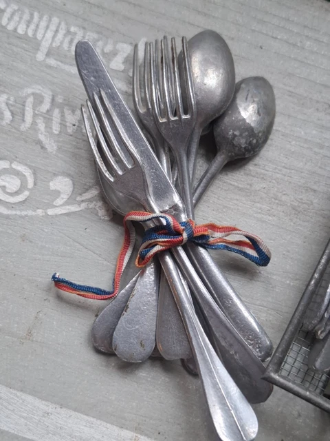 ANCIENNE MÉNAGÈRE POUR dinette de poupée, couverts alu fouchette ...