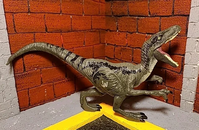 HASBRO JURASSIC WORLD JW 2015 Velociraptor Dinosaur Raptor Figure $9.99 ...