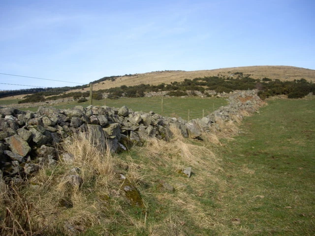 PHOTO 6X4 BOUNDARY wall Lumphanan Between old Deeside Railway, and the ...