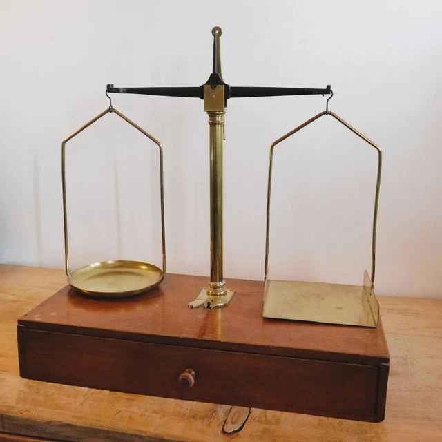 ANCIENNE BALANCE À trébuchet avec tiroir intégré pour les poids - bois ...
