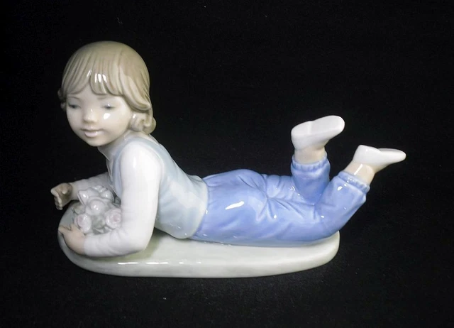 VINTAGE SPANISH NAO by Lladro GIRL LYING WITH FLOWERS Figure Figurine ...
