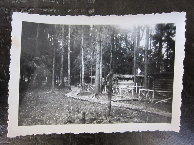 ORIGINAL WWII GERMAN Army Soldier in Log Cabin Camp Photo EUR 0,88 ...
