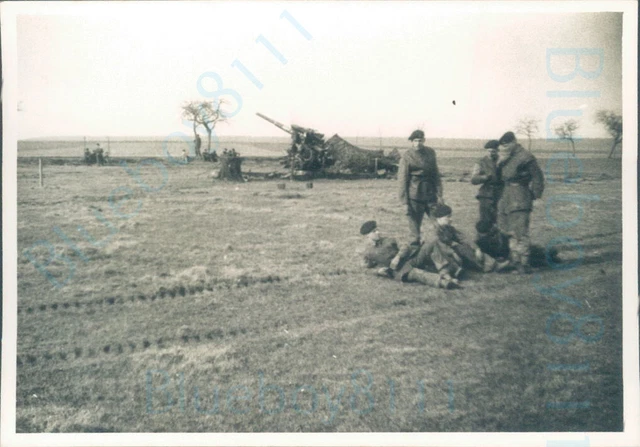 1950S BRITISH ARMY of the Rhine Royal Arillery resting after gun setup ...