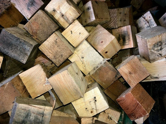 100 X MIXED Reclaimed Wooden Pallet Blocks DIY Projects Craft Timber ...