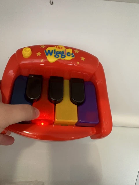 THE WIGGLES PLAY By Colour Keyboard Plays Several Songs Or Working ...