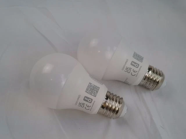 AMAZON BASICS SMART A60 Dimmable LED Light Bulb E27 Base Soft White 8W ...