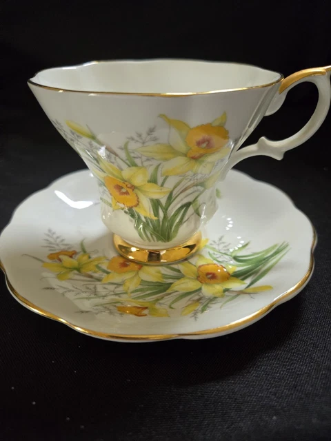 ROYAL ALBERT FRIENDSHIP Series “Daffodil” Bone China, Teacup & Saucer ...