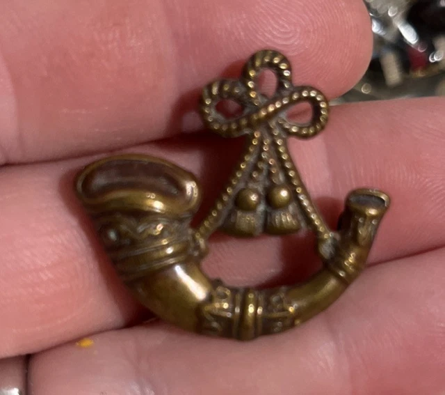 WW1 / WW2 Light Infantry Brass Bugle Collar Badge - Mouthpiece Right £1 ...