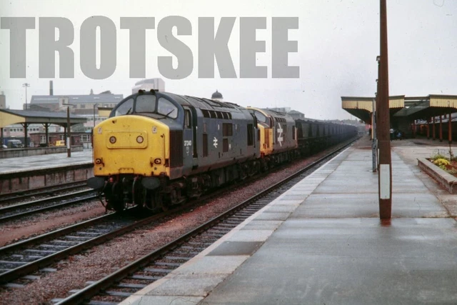 35MM SLIDE BR British Railways Diesel Loco Class 37 37240 Cardiff 1986 ...