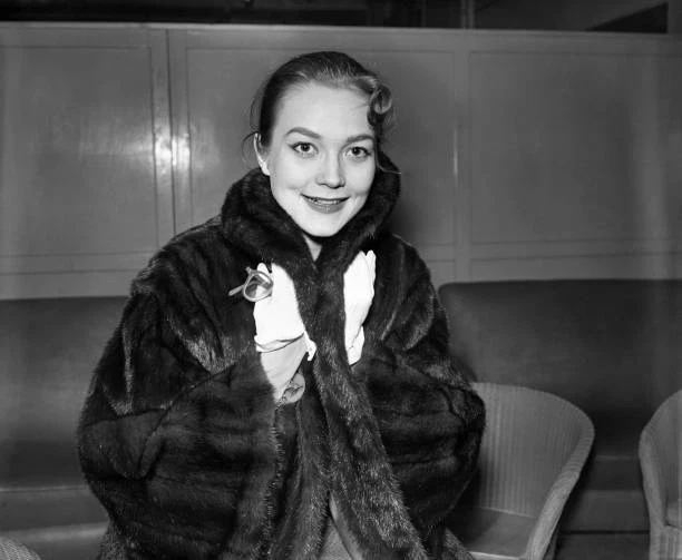 PATRICE WYMORE WIFE Errol Flynn London Airport after flying BE- 1955 ...