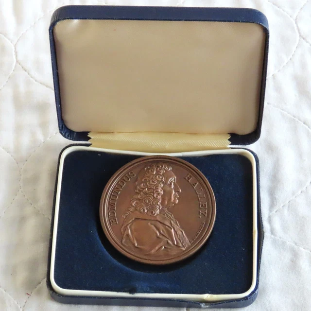 HALLEYS COMET 1986 55mm MEDAL - boxed £49.95 - PicClick UK