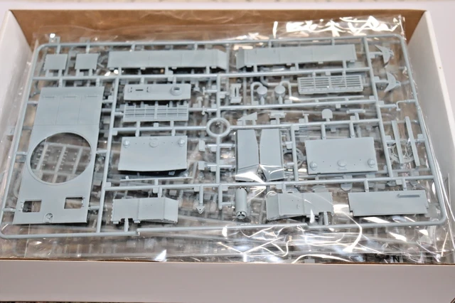 REVOSYS RS-3001 PZ.KPFW.VI AUSF. C/B 2 in 1 w/INTERIOR (VK36.01) 1:35 ...