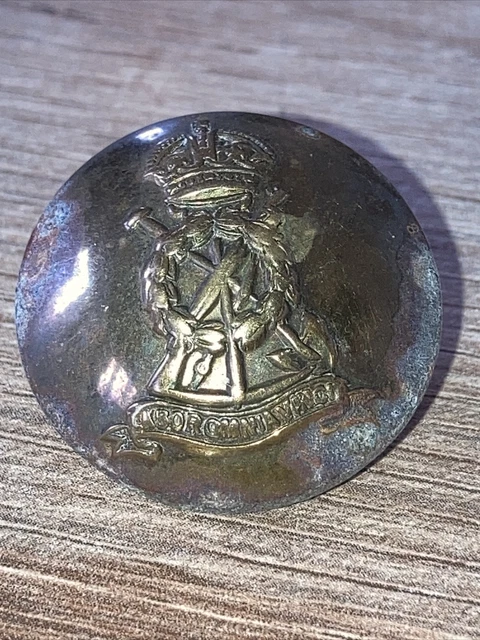WORLD WAR II Royal Pioneer Corps Labor Omnia Vincit Uniform Button ...