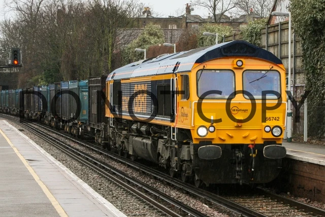 UK DIESEL TRAIN Railway Photograph Of Class 66 66742 Loco. Rm66-983 £1. ...