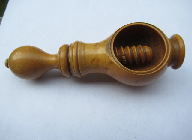 ANCIEN CASSE NOISETTE Casse Noix Buis Bois Old Antique Nutcracker EUR ...