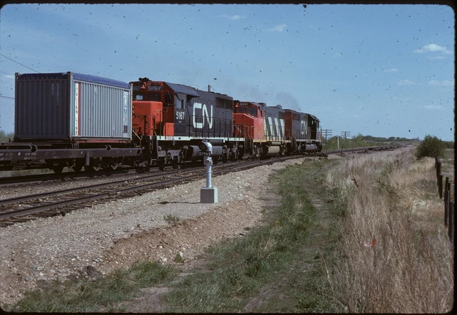 MB9-226 ORIGINAL COLOUR Slide Canadian National EMD SD40 #5159 at Bruce ...