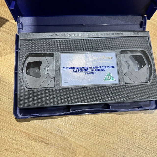 DISNEY VHS BUNDLE 8x + 1 Aladdin, Pinocchio, Robin Hood, Fantasia £11. ...