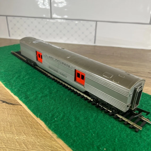 TRI-ANG TRANSCONTINENTAL BAGGAGE Coach - 00 Gauge - Model Railway ...