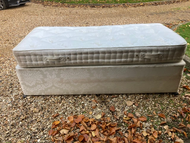 TRADITIONL POCKET SPRUNG divan bed base on rollers, guest bed £55.00 ...