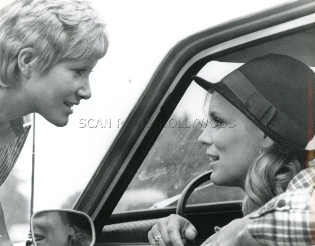 MARTHE KELLER NATHALIE Courval Elle Court Elle Court La Banlieue ...