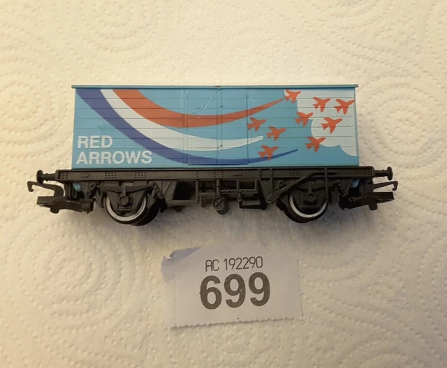 HORNBY RED ARROWS Closed Van # 699 £12.99 - PicClick UK