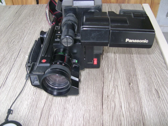 CAMÉRA PANASONIC M3 vhs movie rétro vintage dans sa malette rigide EUR ...