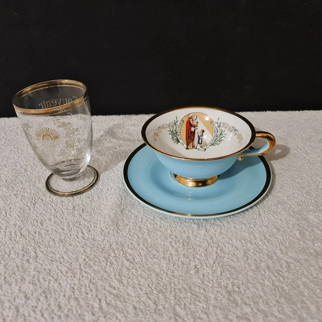 SERVICE PETIT DÉJEUNER en porcelaine et 1 verre "Souvenir de communion" - XXe EUR 15,00 ...