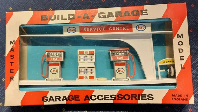 P552-MASTER MODEL BUILD-A-GARAGE Accessories Set In Original Box £85.00 ...