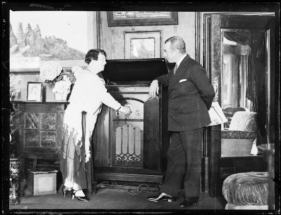 LADY FULLER TURNING radio Sir Benjamin John Fuller Ardenbraught, Po ...