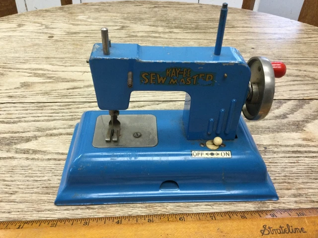 VINTAGE 1950'S KAY-AN-EE Sew Master Toy Sewing Machine BERLIN US ZONE ...