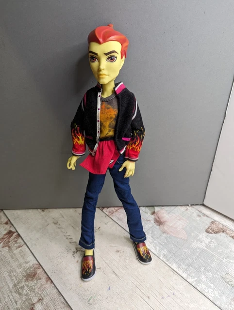 MONSTER HIGH GHOUL Fair Heath Burns DOLL figure 2008 With clothes ...